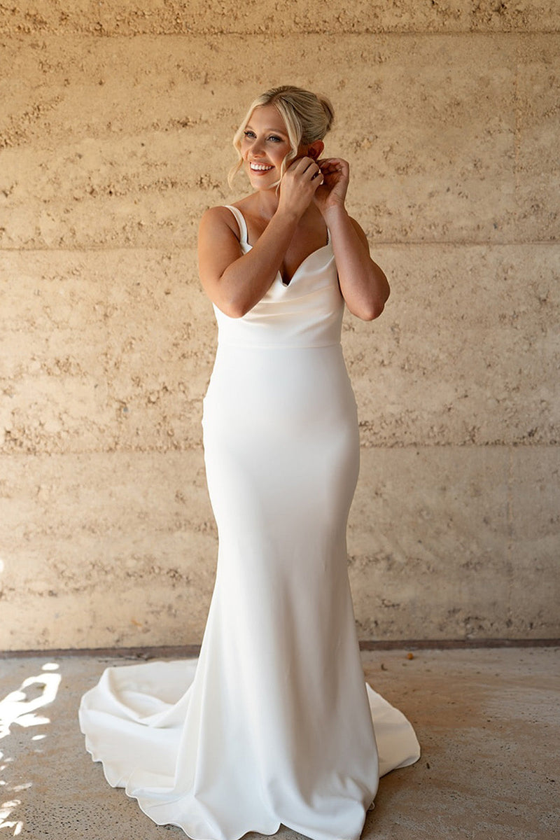 Grace Bride Ash in the Grace Gown – Grace Loves Lace AU